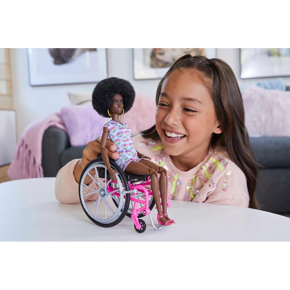 BARBIE FASHIONISTAS MUÑECA CON SILLA DE RUEDAS | plazaVea - plazaVea